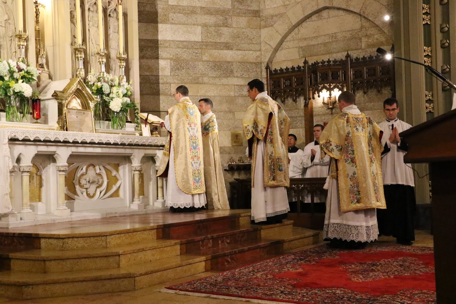 New Liturgical Movement: Photos of FSSP First Mass in Providence, RI