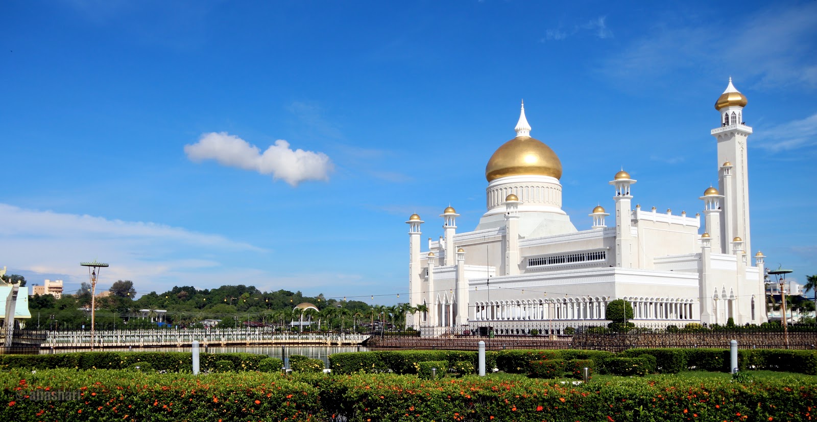 Galeri Potret: # 137 Masjid Sultan Omar Ali Saifuddin ( SOAS Mosque ) BSB