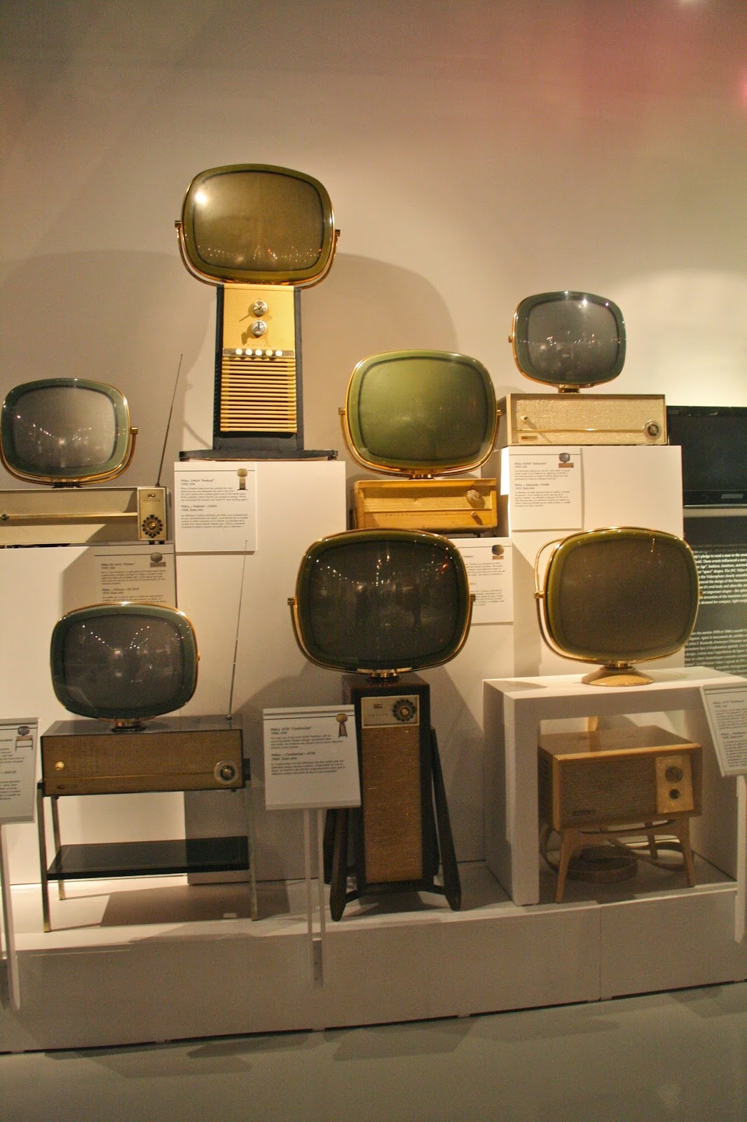 Balades urbaines de Nathalie à Toronto... et ailleurs: MZTV Museum: Un ...