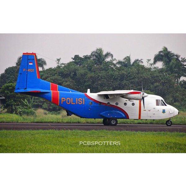 AIRPLANE SCALE MODELKIT: CASA C- 212