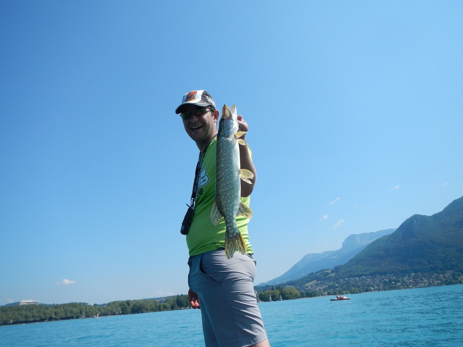 Matthieu Fishing Service: Annecy : La découverte et la rencontre d’un géant