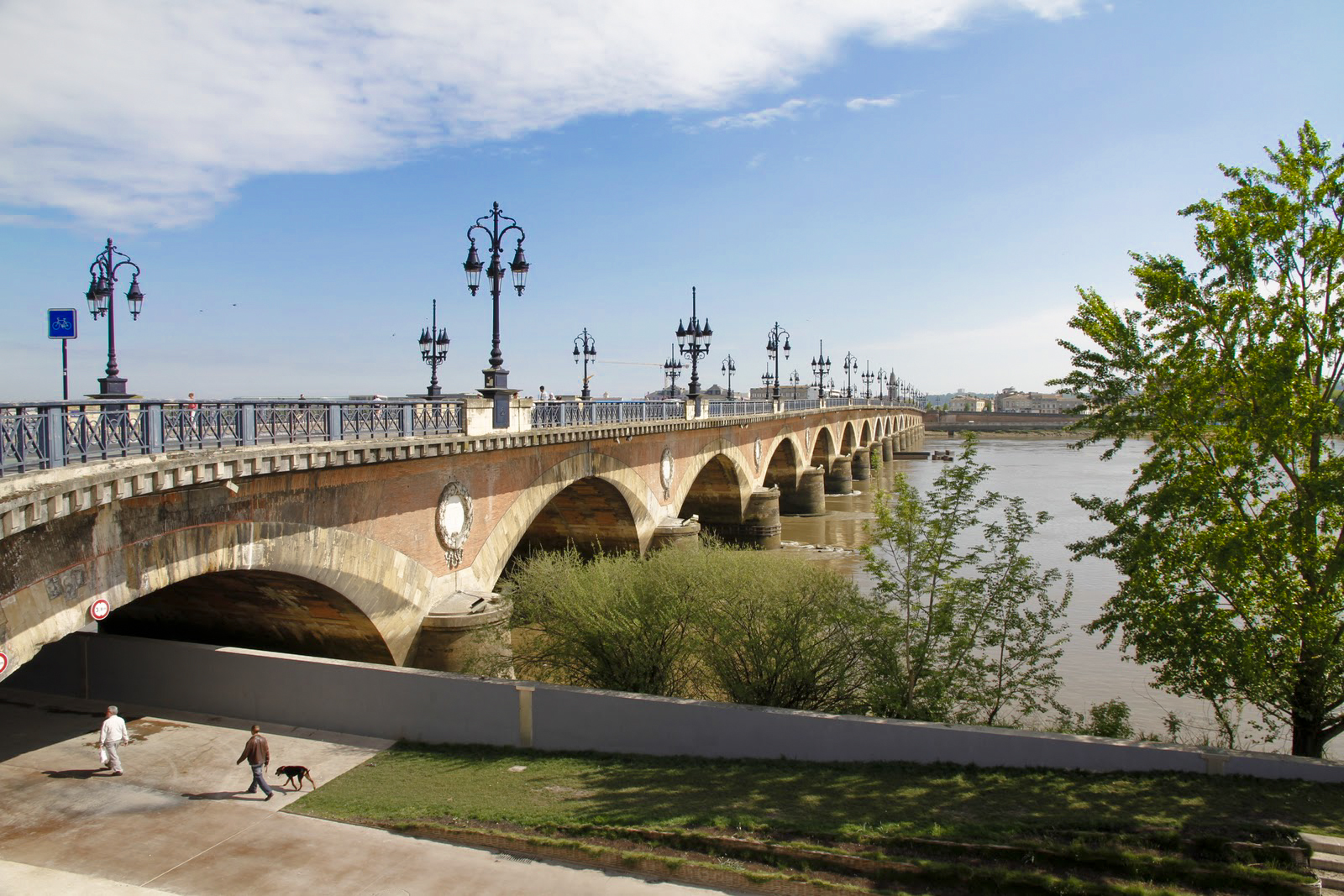 Bordeaux et ses environs: Le pont de pierre