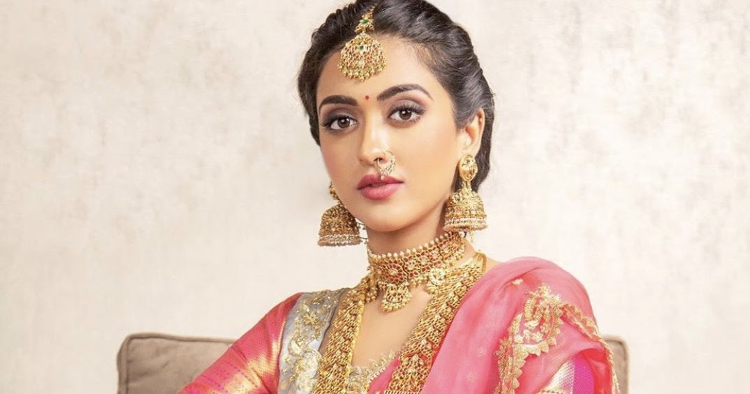 Model in Heavy Temple Jewellery - Jewellery Designs