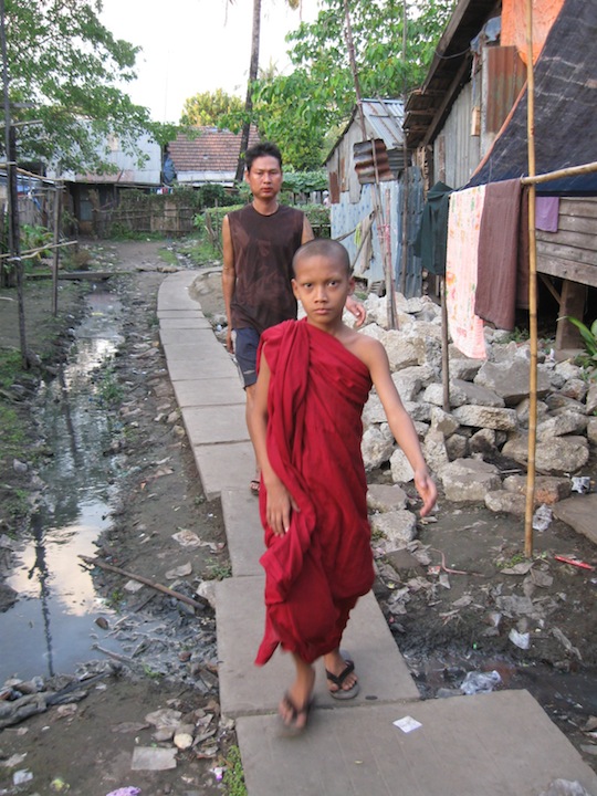 Shreds of a bizarre world: The Rangoon (Yangon) train station slum ...