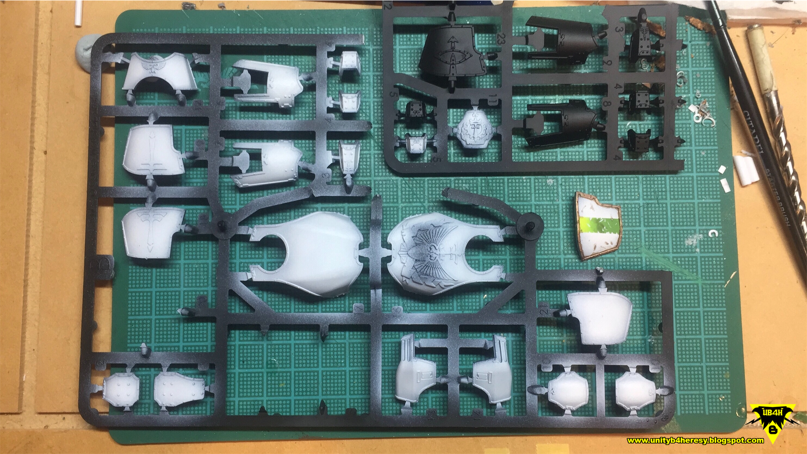 Adeptus Titanicus - Legio Defensor Titan Build and Paint.