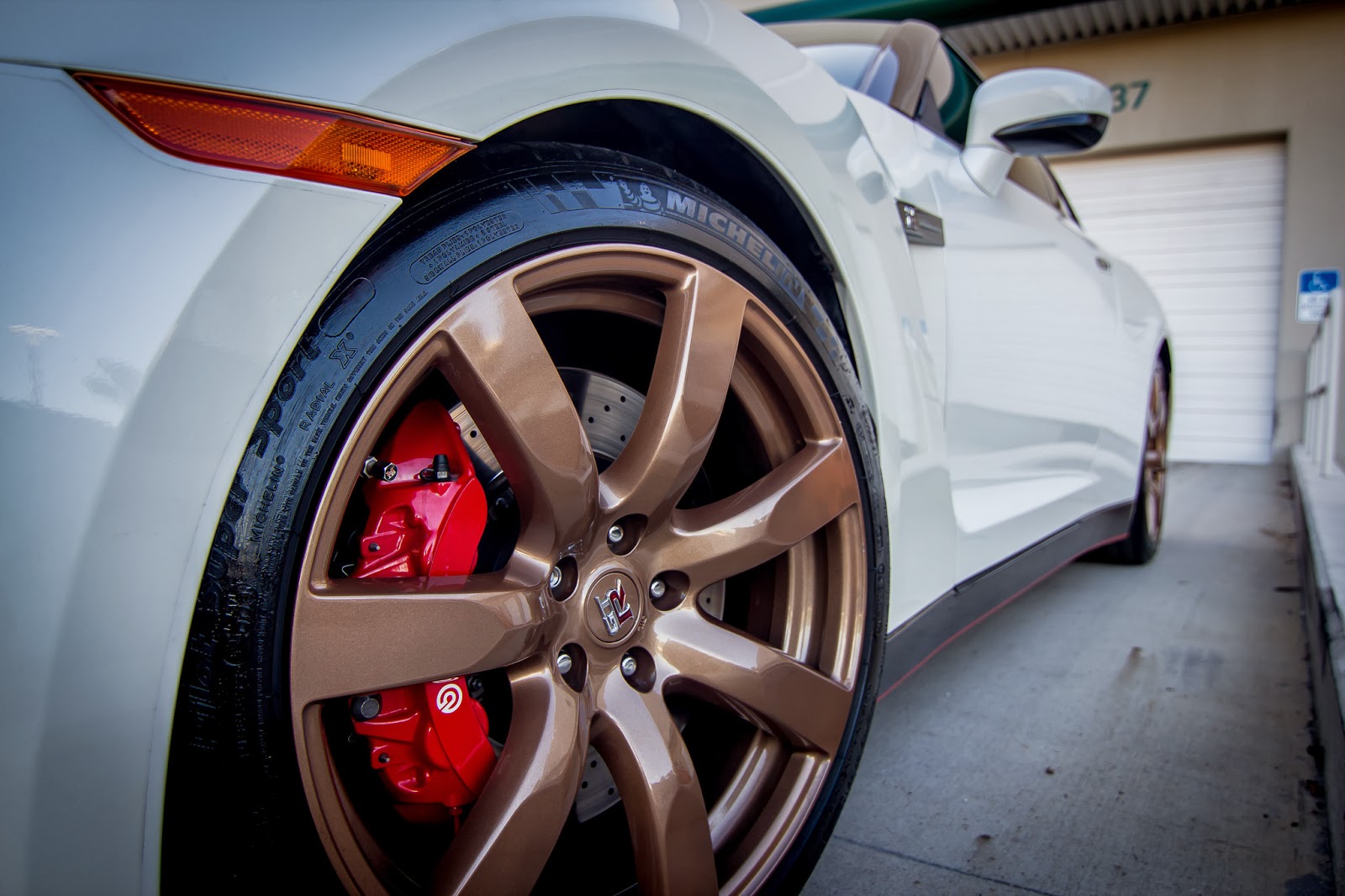 Customized Nissan GTR runs 10's on The Strip while Dressed to The Nine ...