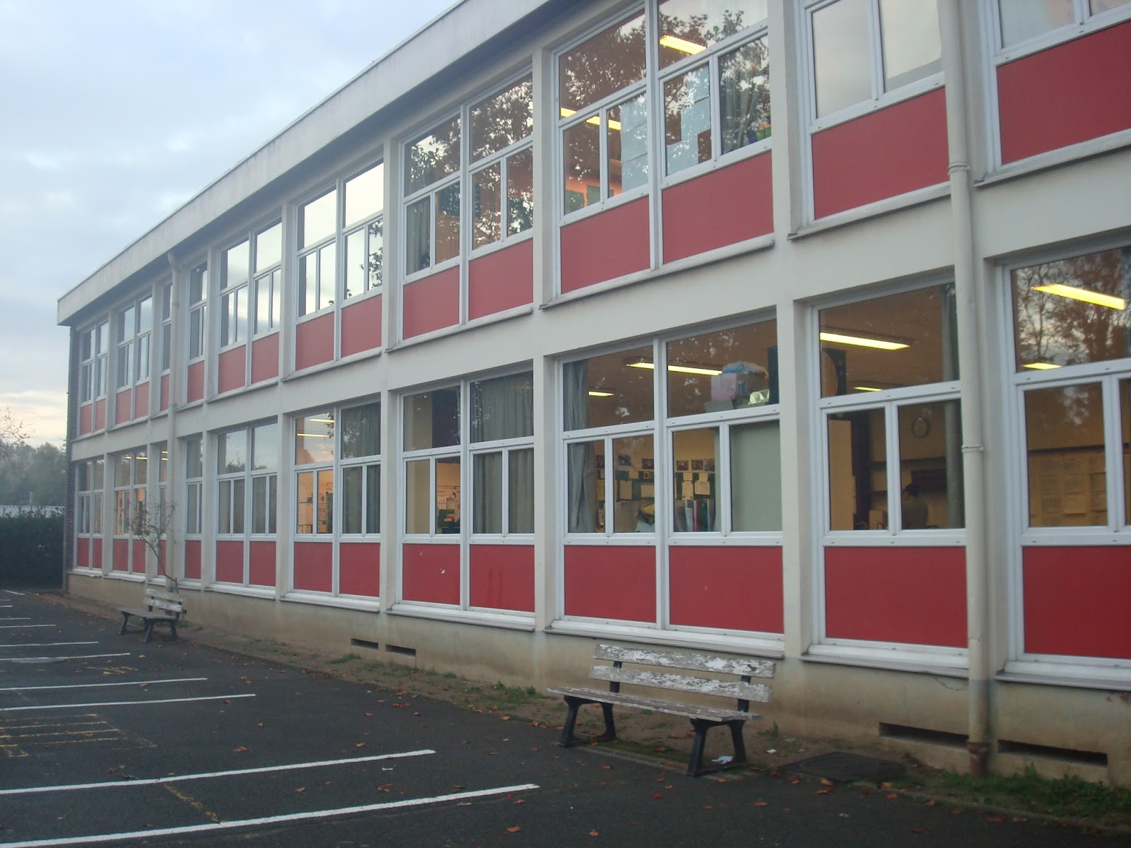 Sur les bancs de l'école ...: L'école ...