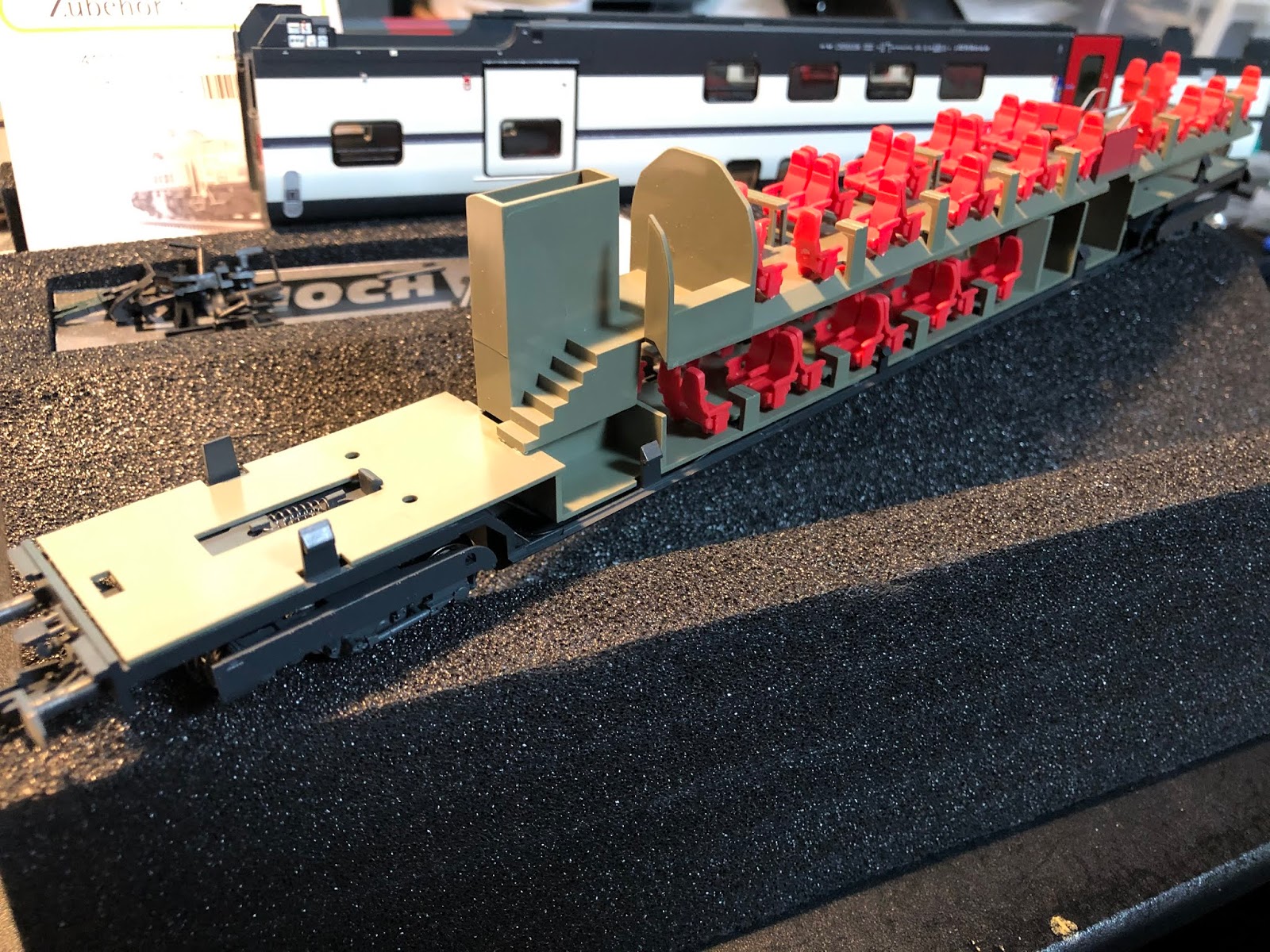 欧州鉄道模型とDCC 始めます！: IC2000 内装全部、お見せします！