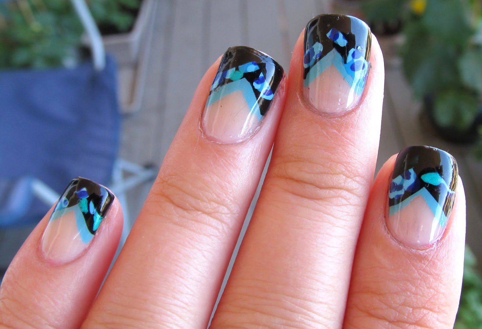 Handtastic Intentions: Nail Art: Flower Chevron Tips