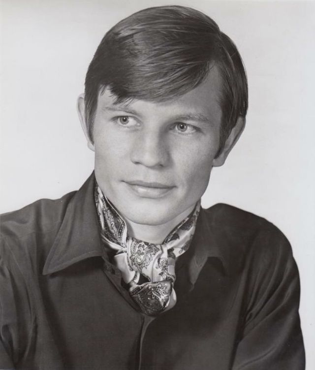 Portrait Photos of Michael York in the 1960s and ’70s ~ Vintage Everyday