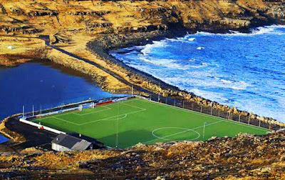 Los lugares más curiosos donde puedes encontrar un estadio de fútbol ...