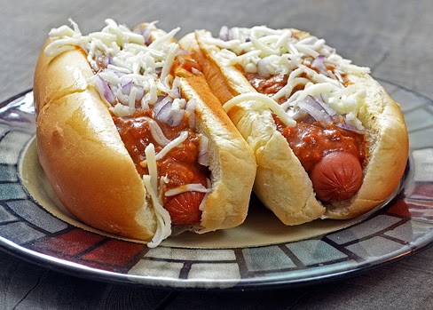 Guilty Pleasures: Chili Dogs! - Behind the Bites