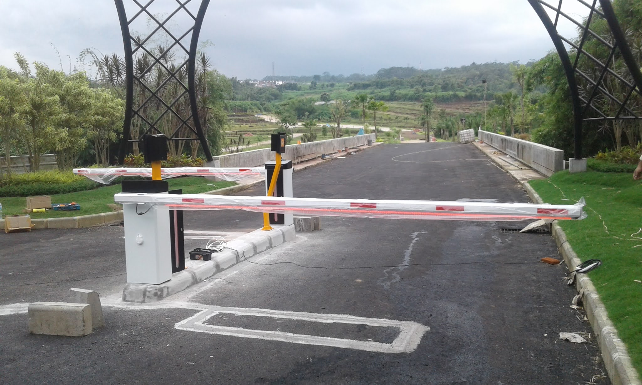 Pemasangan Portal Otomatis Sistem RFID di Perumahan River Front Malang ...