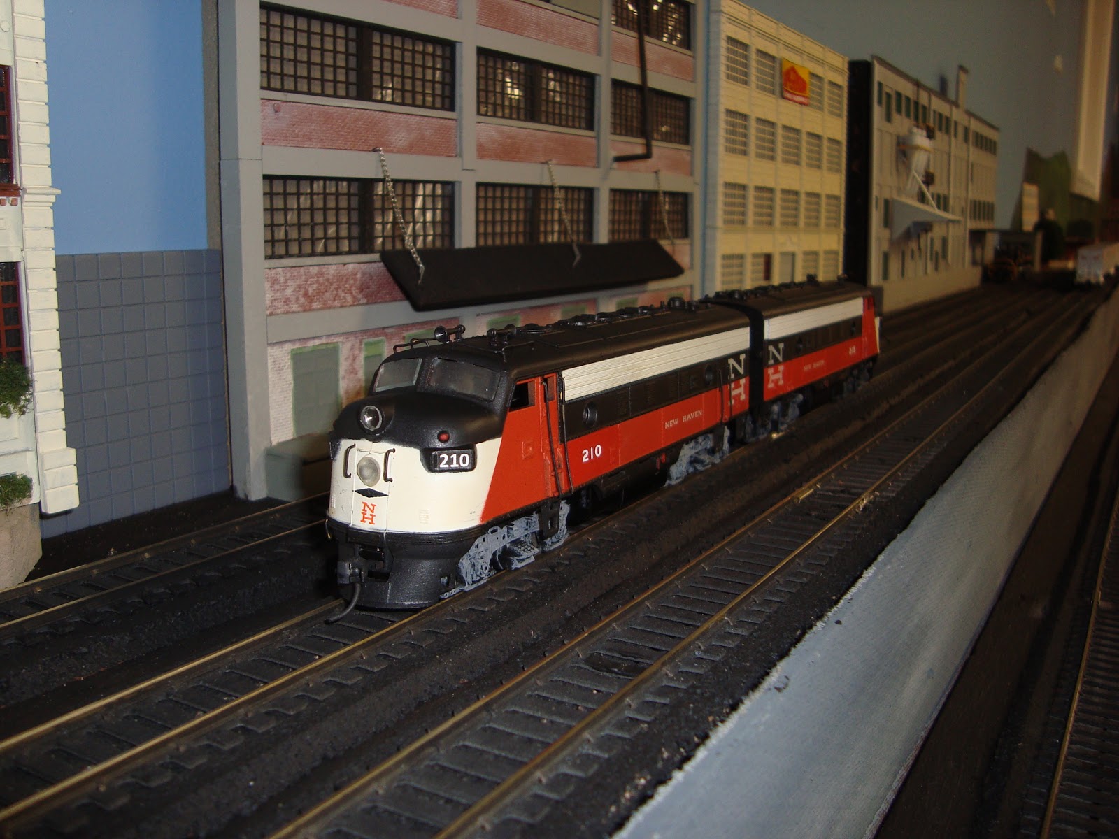 New York Central Train Layout: Refurbished New Haven F7 Diesels