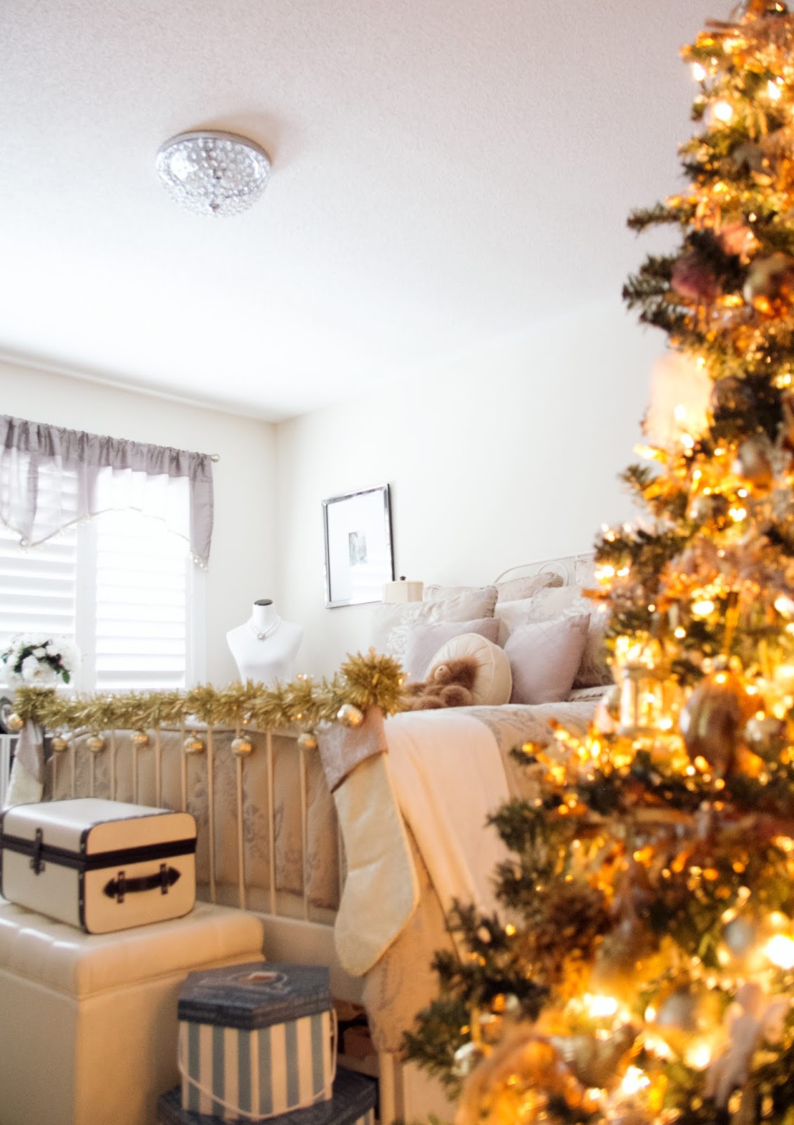 Christmas Room Tour! | Carolina Pinglo