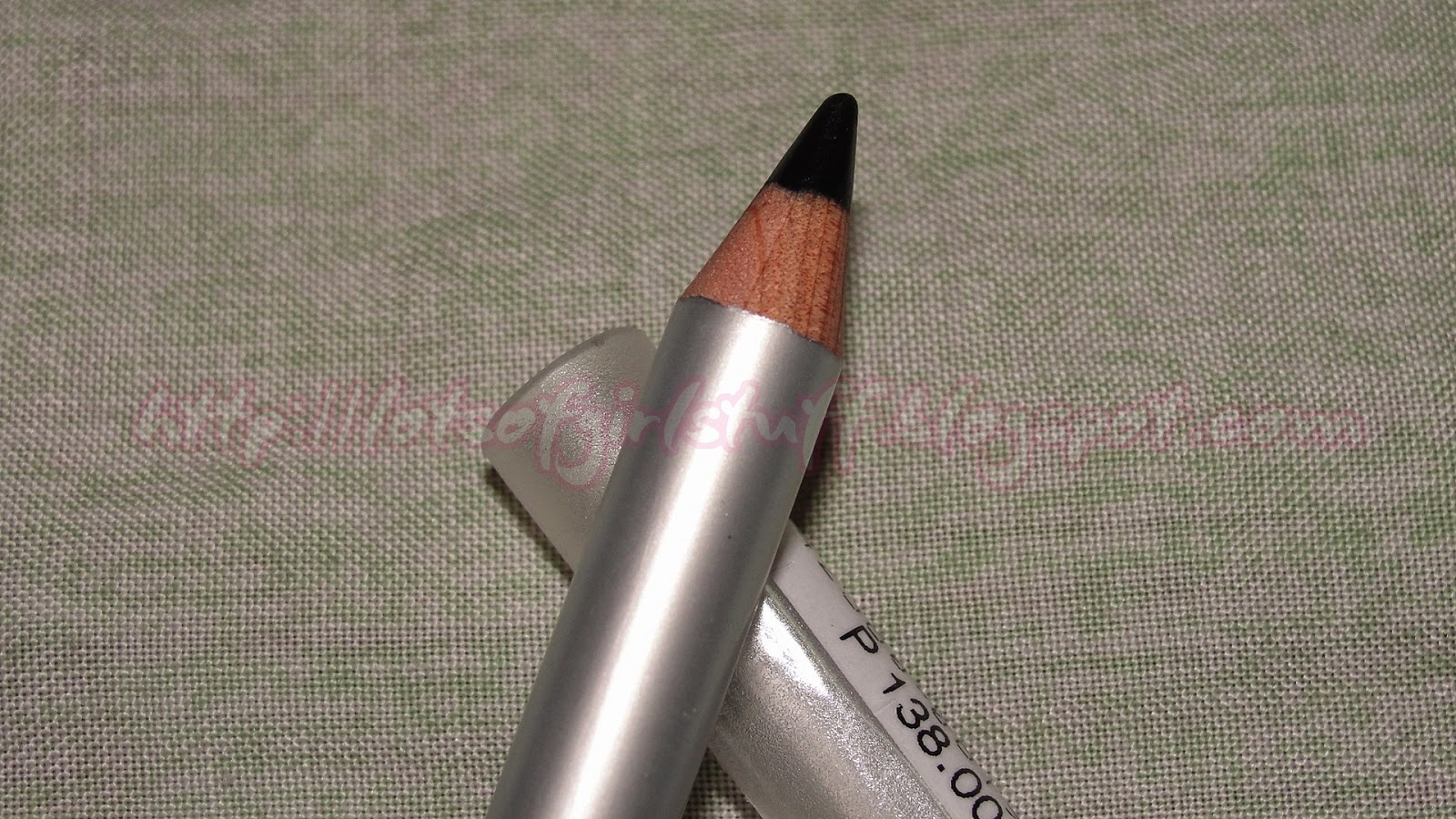 Lots of Girl Stuff: Nichido Mineral Kohl Pencil in Onyx: Review