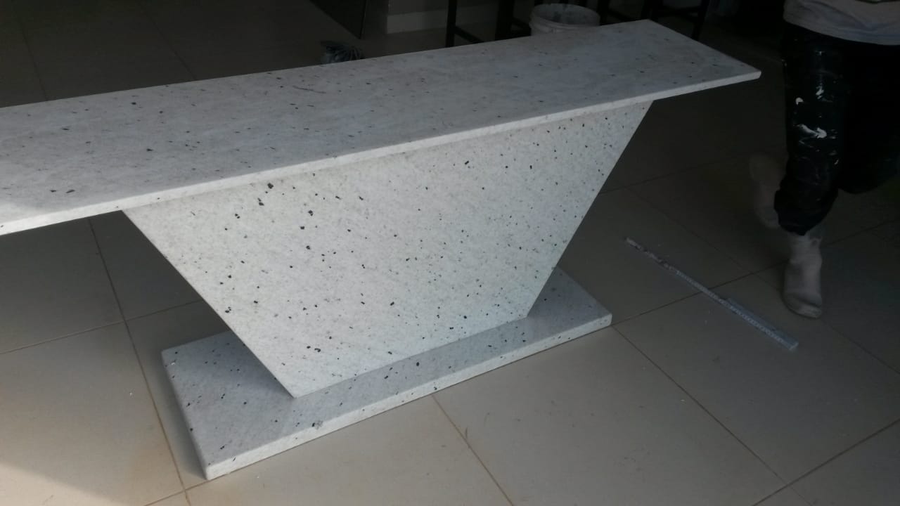 Zucolotto Mármores e Granitos: MESA COM BASE EM GRANITO BRANCO PITAYA