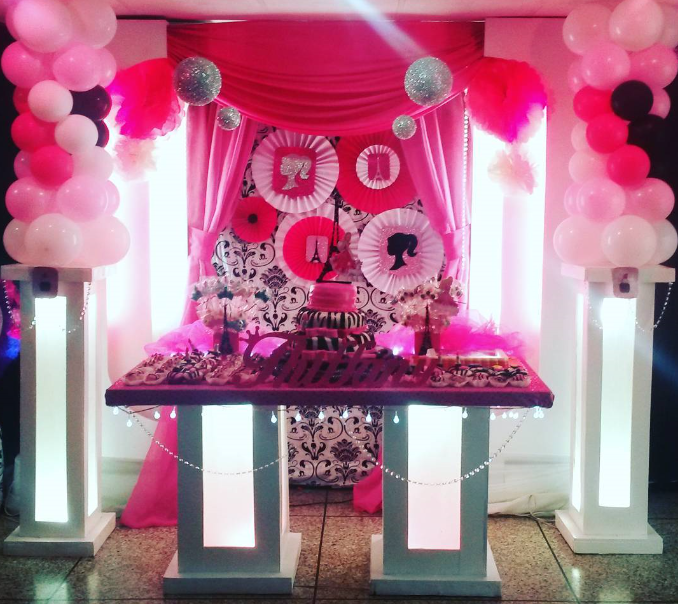 Fiesta temática de Barbie moda en París