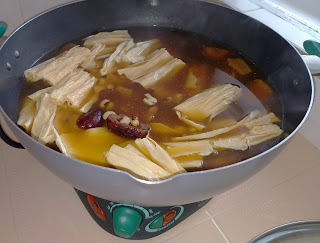 Cooking Pleasure: BLACK EYED PEAS WITH FUCHOK SOUP