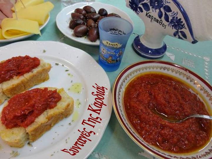 ΣΥΝΤΑΓΕΣ ΤΗΣ ΚΑΡΔΙΑΣ: Σπιτικός πελτές ντομάτας