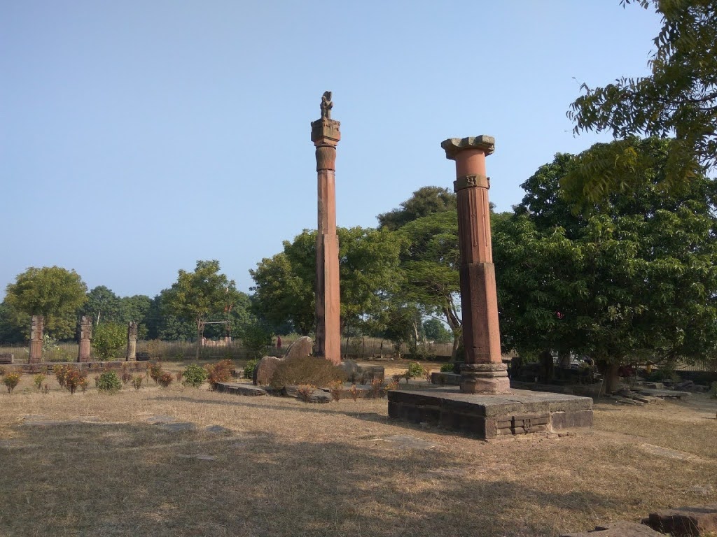 Hindu Temples of India: Garuda Pillar, Eran, Madhya Pradesh