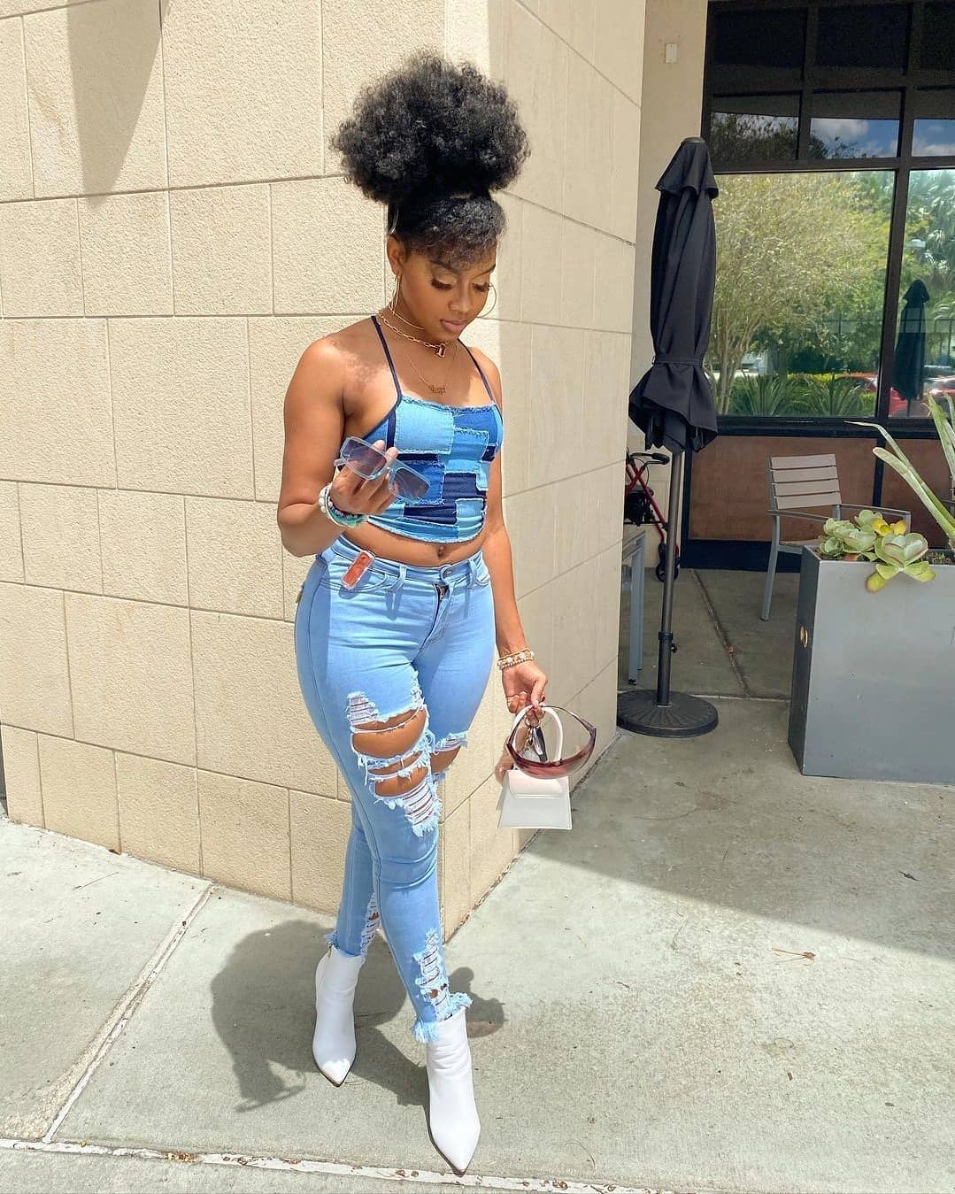 What to wear with blue jeans? 200 looks to inspire you! | Melody Jacob