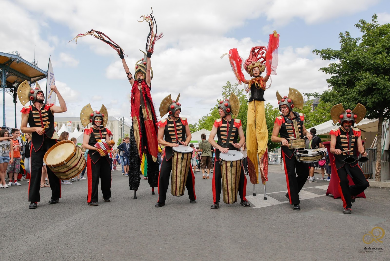 BABELTOUR batucada fanfare échassiers...: Batucada, fanfare, groupe de ...