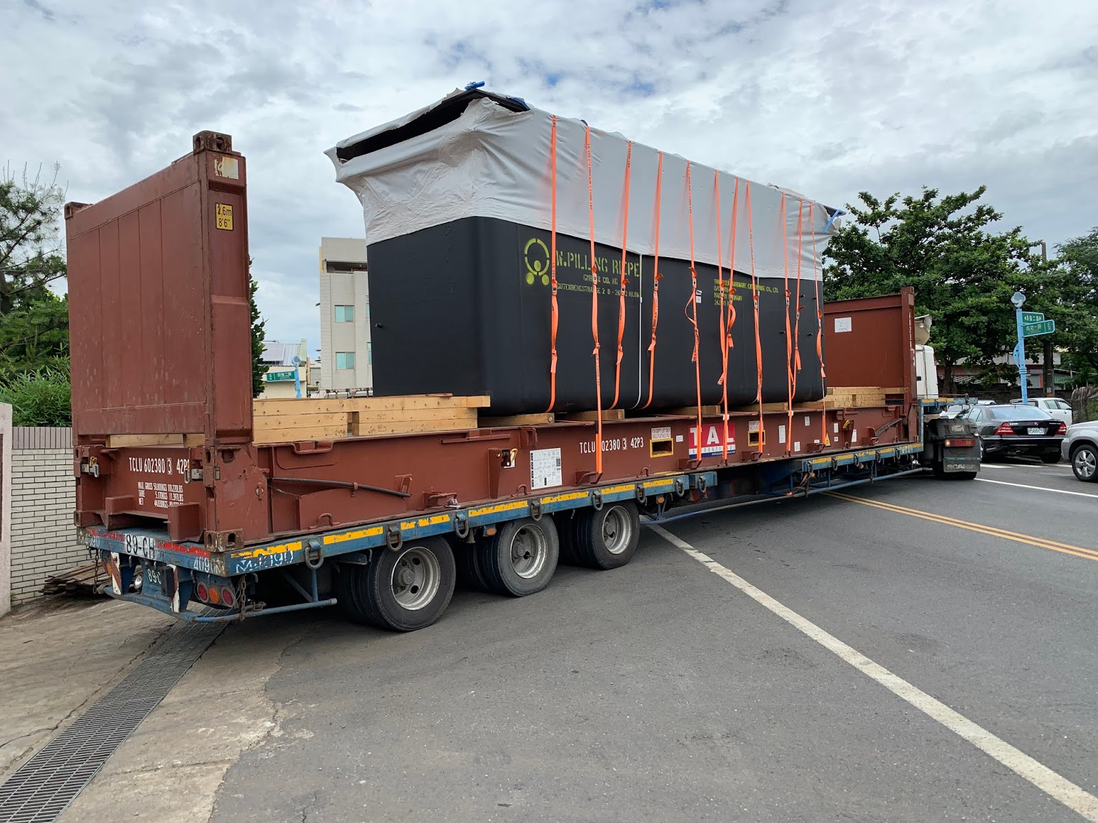Galvanizing: The kettle from W.Pilling arrival.