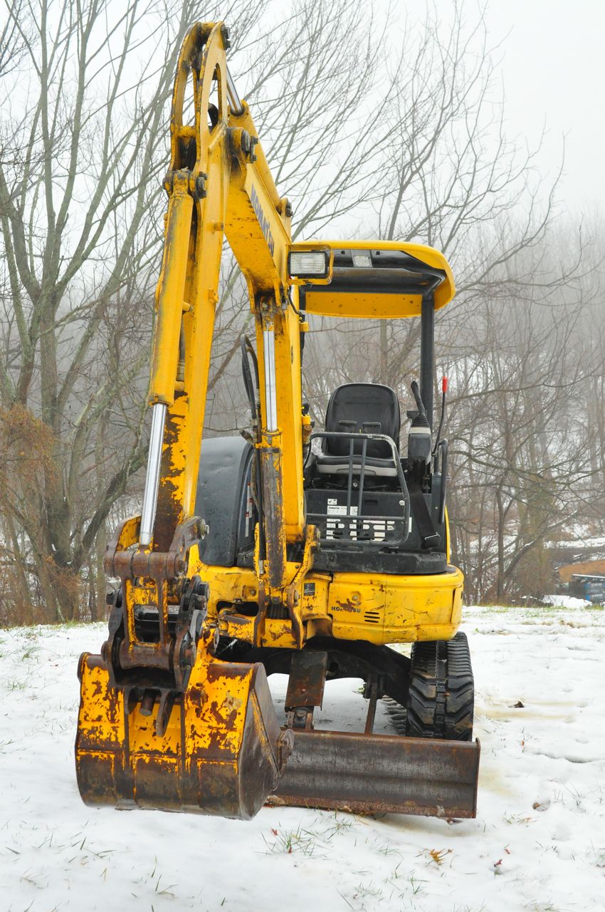 ROCKIN WALLS: Newest Team Member Komatsu PC27 Mini X