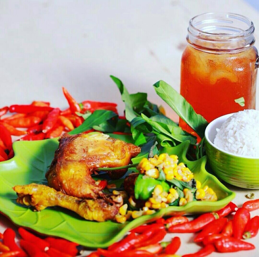 MANAGEMENT BUSINESS: SAMBEL SETAN NGONDEK"maminya ayam"