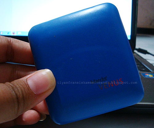 Me, Mine, and I: Venus Loose Powder and Venus Compact Powder