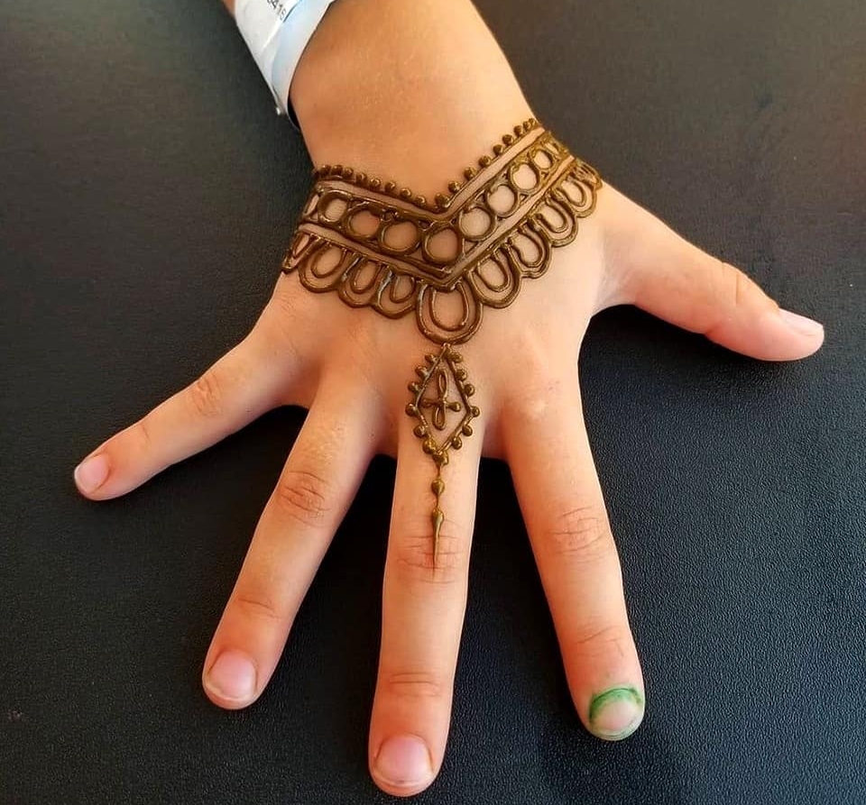 111 Inspiring Mehndi Designs For Kids Bling Sparkle 111-inspiring-mehndi-designs-for-kids-bling-sparkle