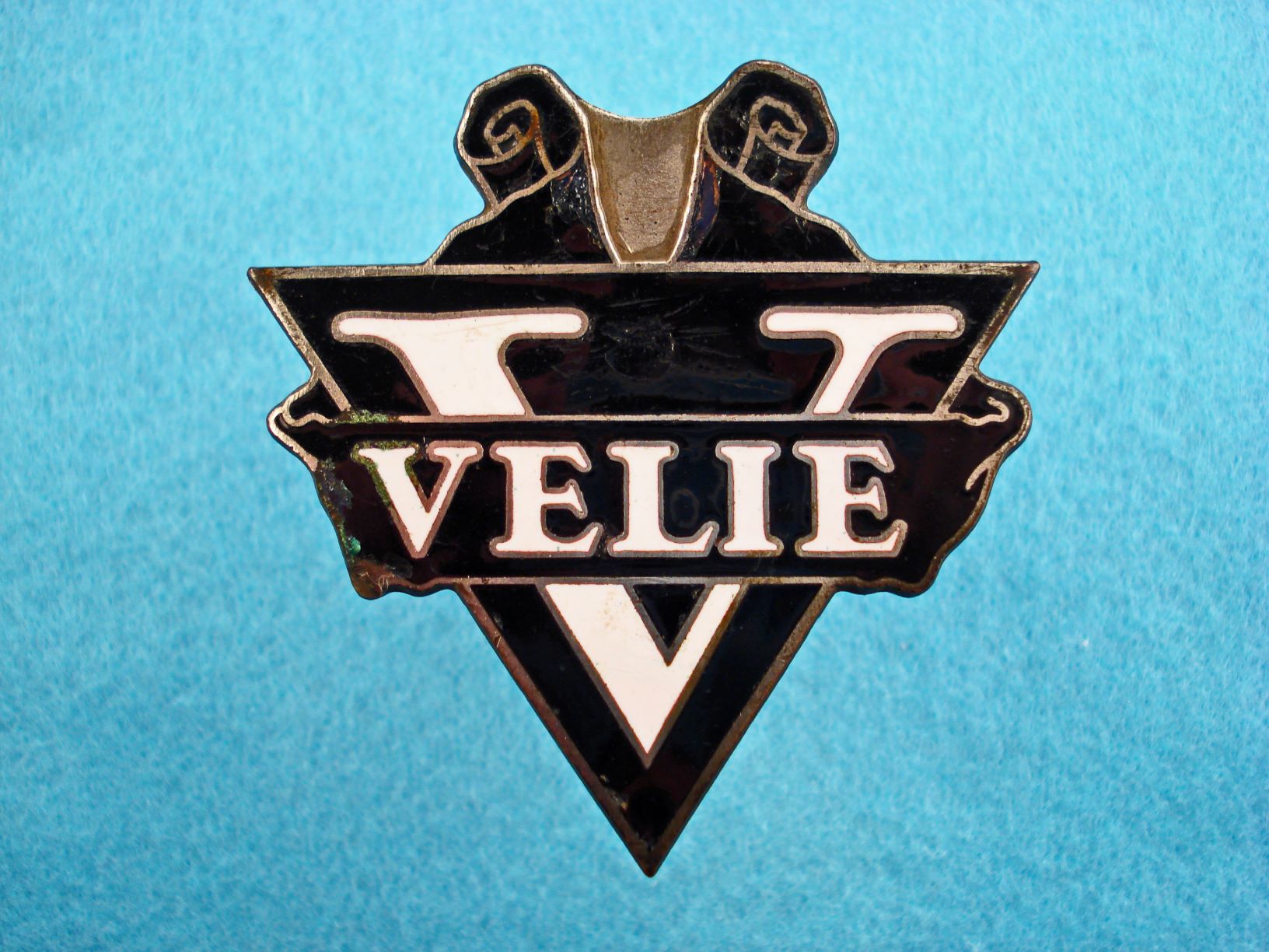 American Auto Emblems: VELIE
