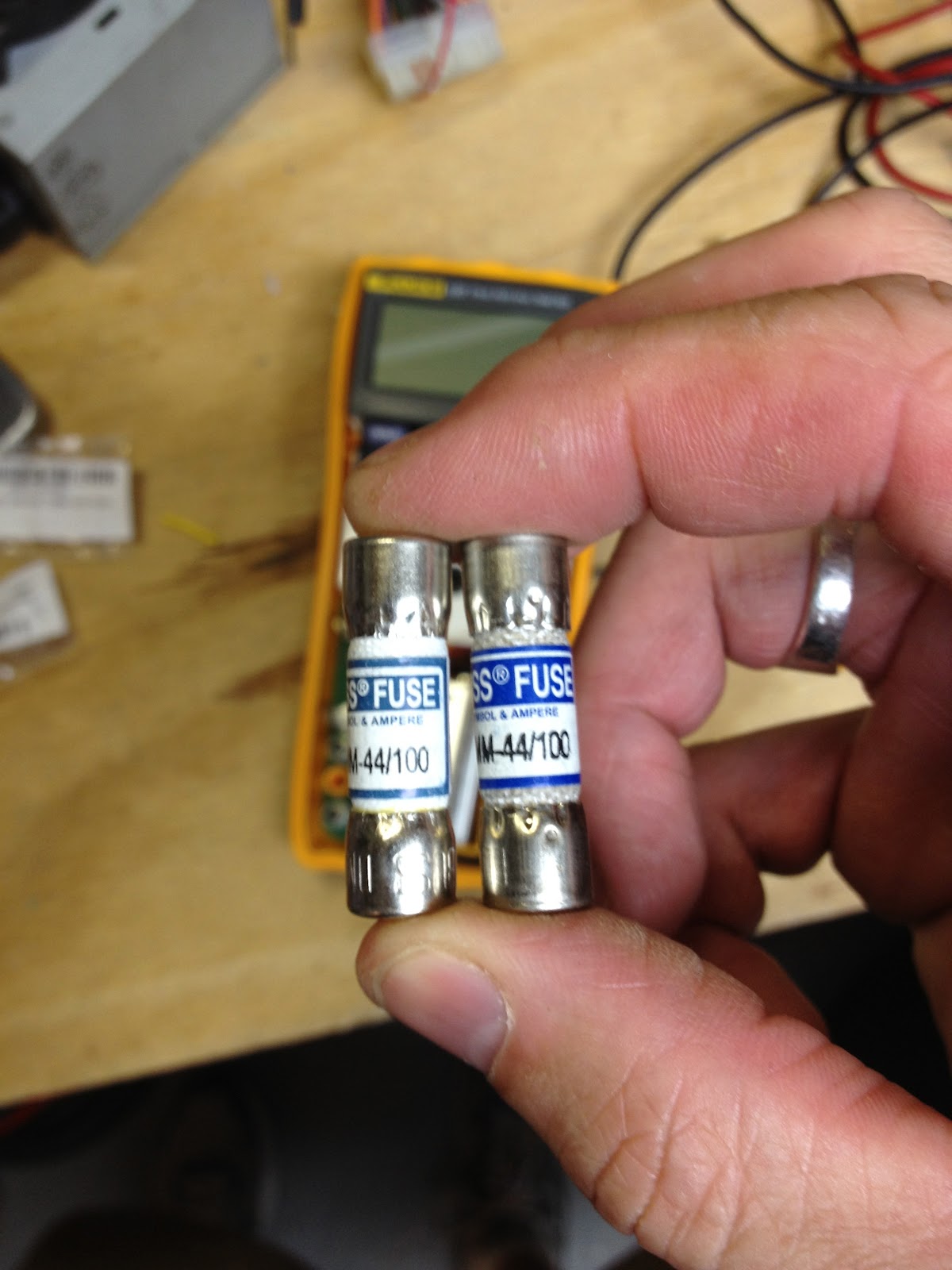 How to Replace Fuses in Fluke 177 Multimeter · Share Your Repair