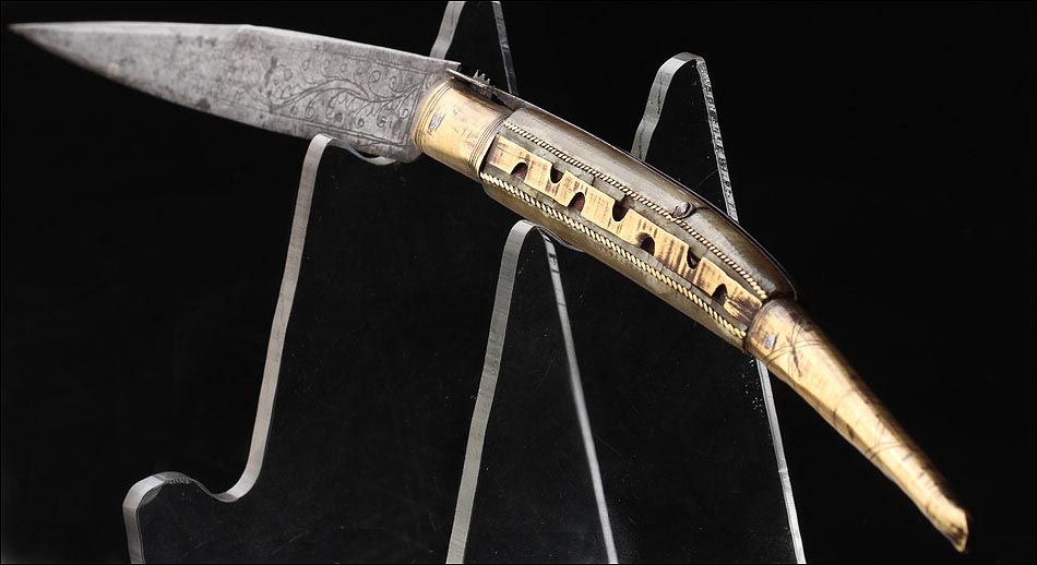 Bibliotecas y mi colección de libros : 496.-Daga (Arma blanca)