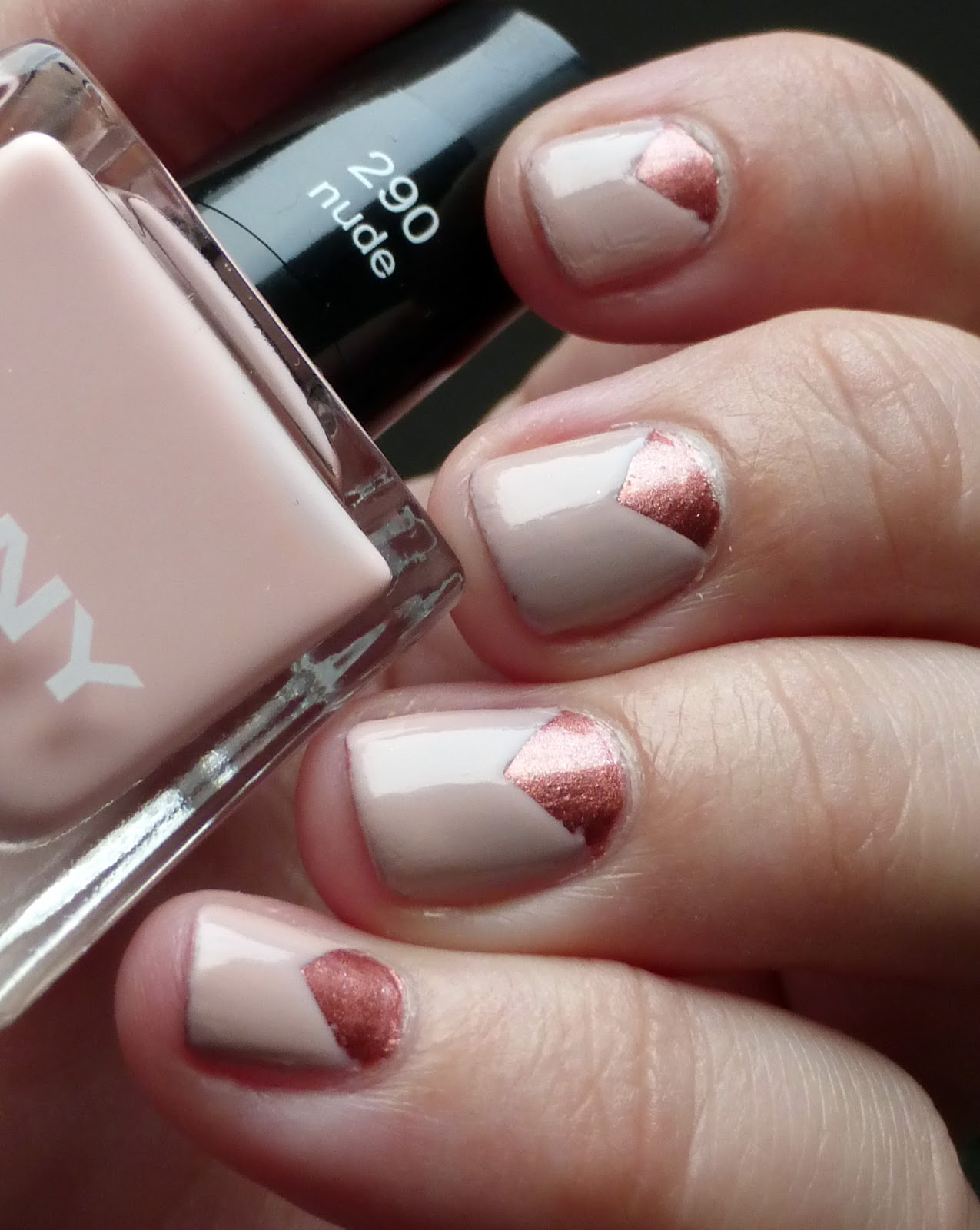 Dreieck-Design: Anny - 290 nude + Maybelline - 465 Brick Shimmer ...