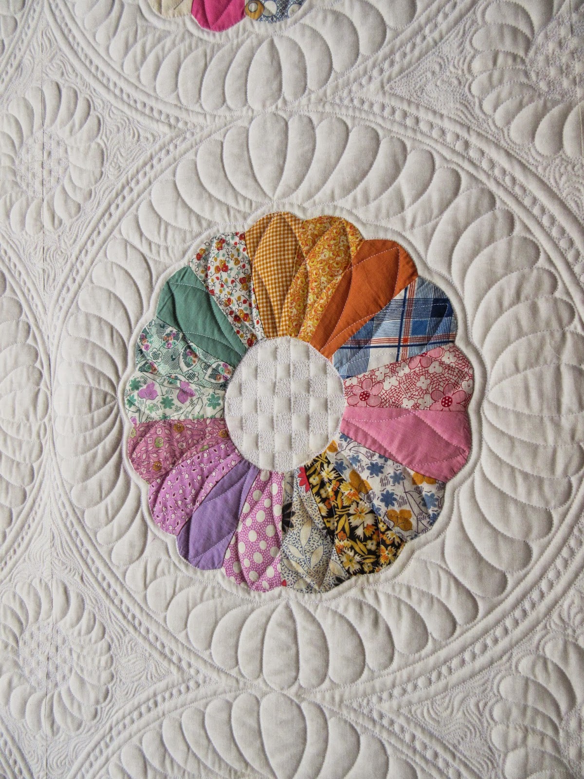 Sue Daurio's Quilting : Dresden Plates on Mother's day