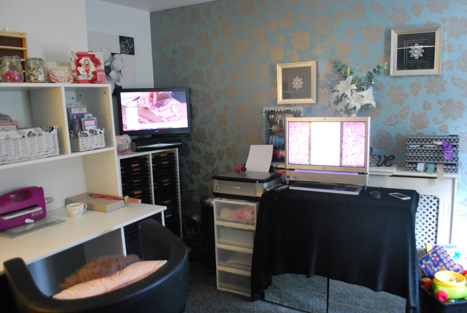 Nikki's Crafting Creations: My Craft Room