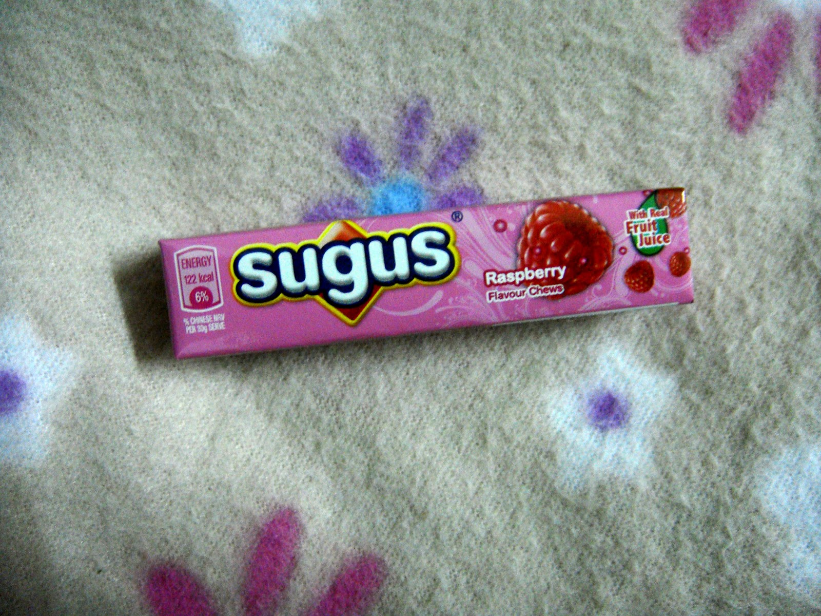 Supersupergirl's Food Reviews: SUGUS Raspberry flavour chews