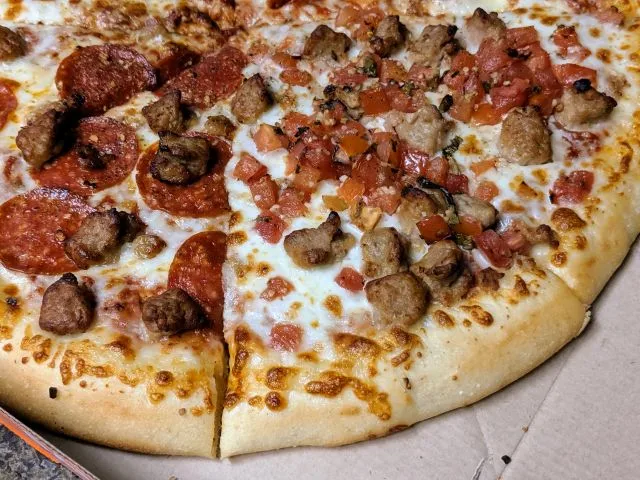 Review: Little Caesars - Quattro Pizza