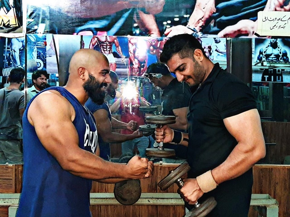 world bodybuilders pictures: lahori bodybuilder khawaja moon billa gym ...