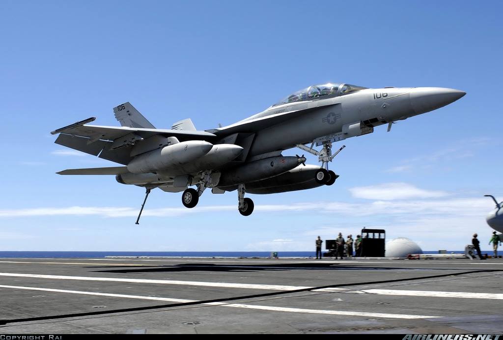 Happyscale-Modellbau: McDonnellDouglas TF-18 Hornet - Italeri 1/72