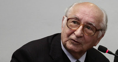 INFRAESTRUCTURA Y GESTIÓN CULTURAL: PEDRO LASTRA, ENTRENADOR LITERARIO