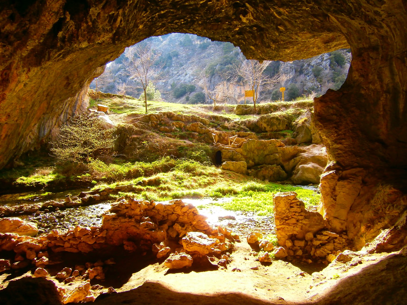 Lugares y Rutas: Cueva del Agua, Poyotello (Santiago Pontones)