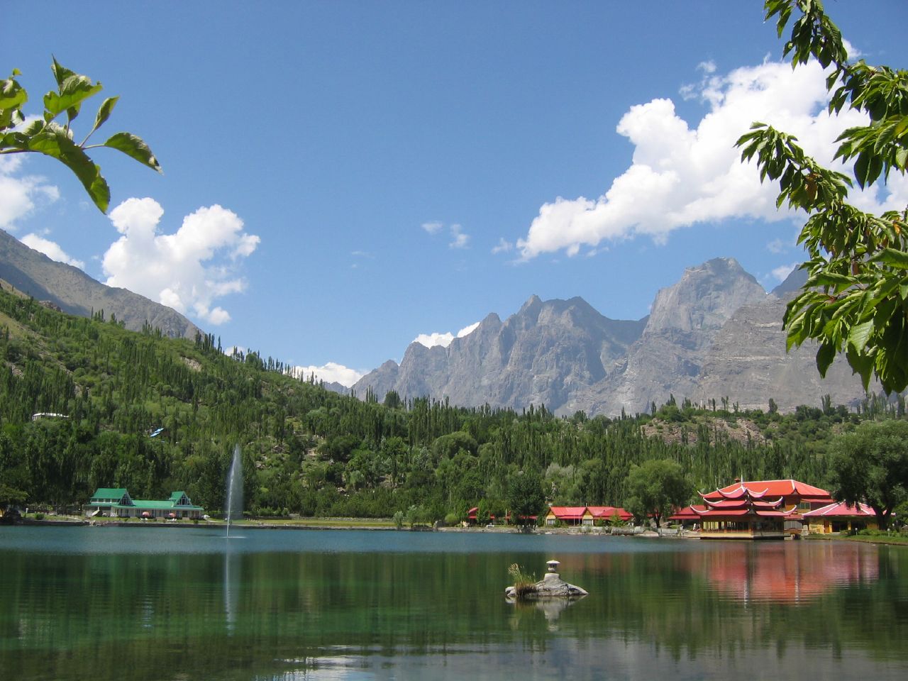 BEAUTIFUL PLACES TO VISIT : Gilgit Valley Pakistan
