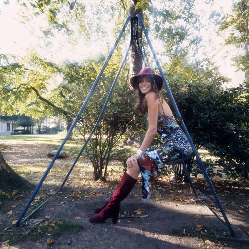 Gorgeous Photos of Carly Simon in London in 1971 ~ Vintage Everyday
