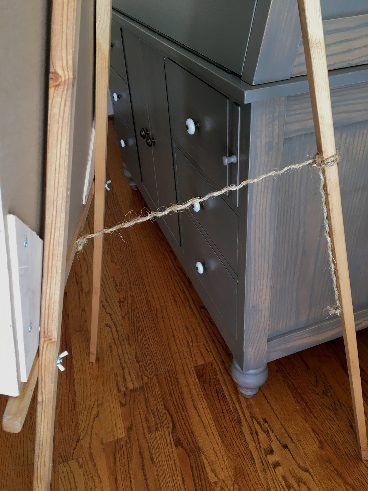 The Project Lady - DIY Cheap & Easy Wooden Easels