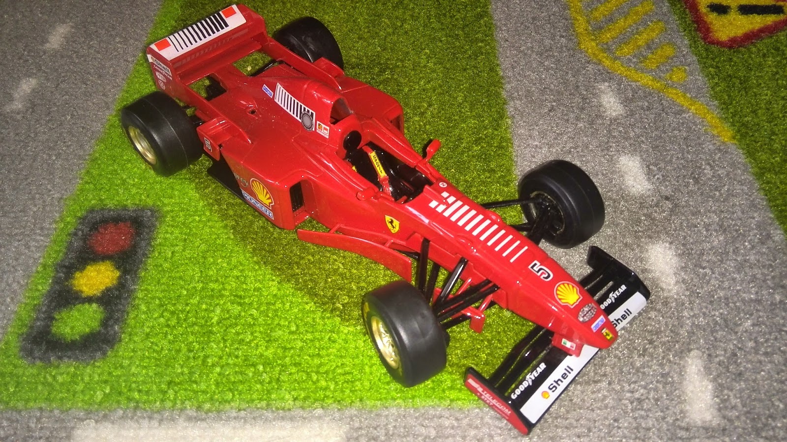 GARAGEM DO AFONSO: F1 FERRARI F310B (MICHAEL SCHUMACHER)