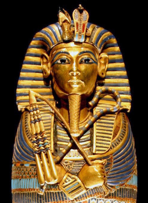 A TRAVES DEL UNIBERTO: Tutankamón, una momia mediática