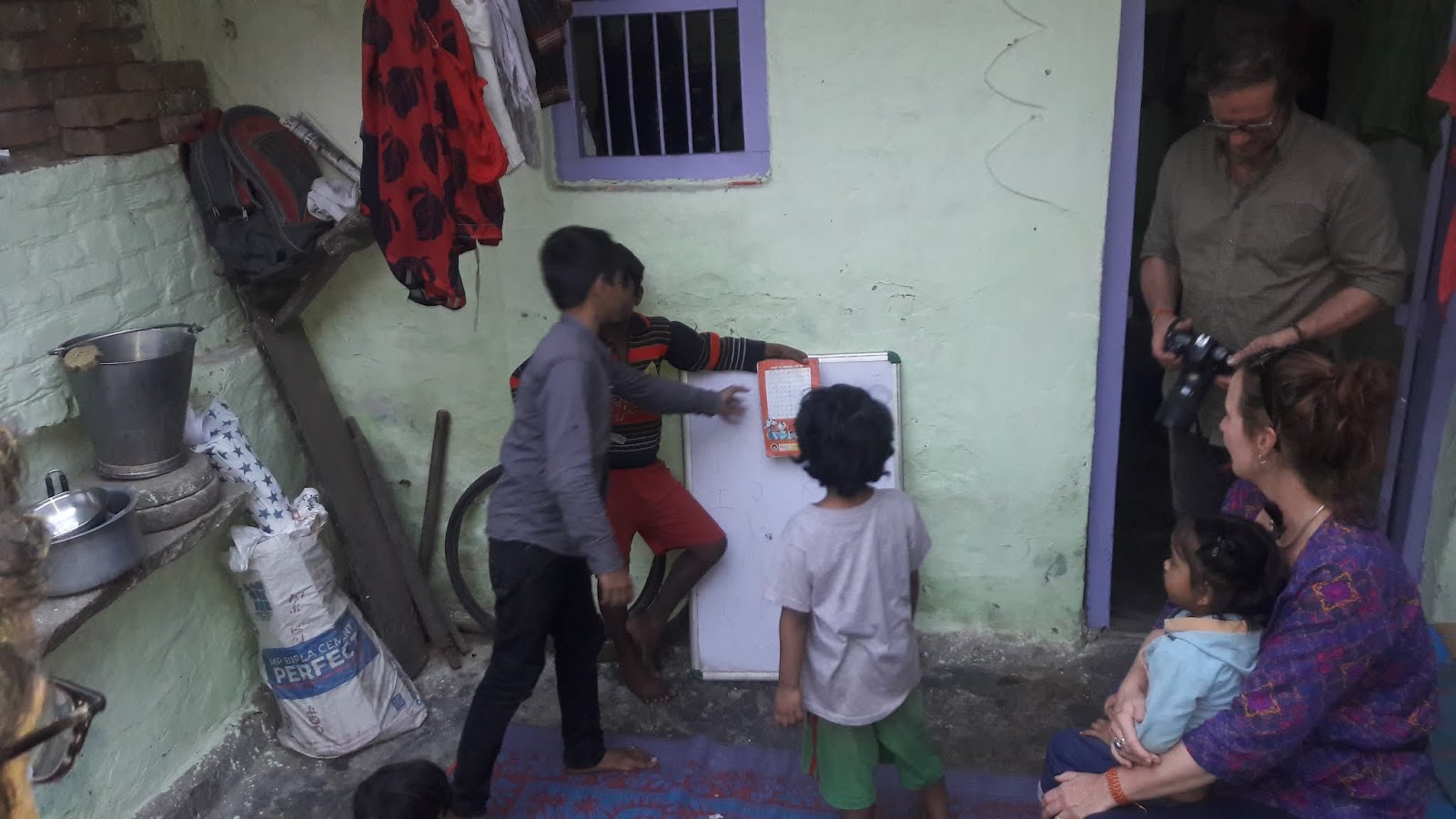 Volunteering in the Slum Teaching in Varanasi , India ...